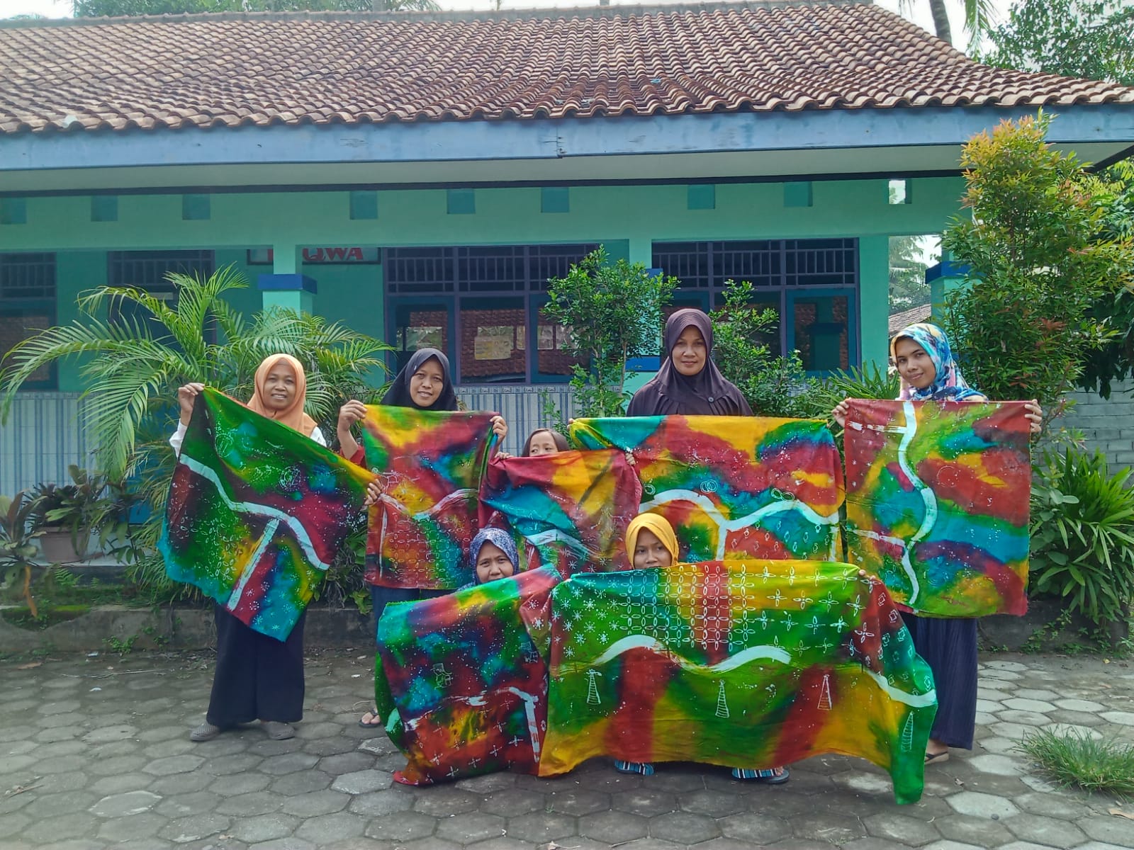 Lestarikan Batik, Mahasiswa KKN UNY Ajarkan Membatik Pada Warga | Universitas Negeri Yogyakarta